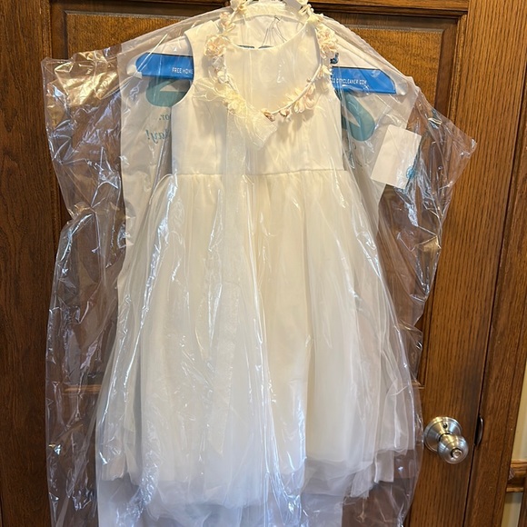 David's Bridal | Dresses | Beautiful Davids Bridal Flower Girl Dress ...